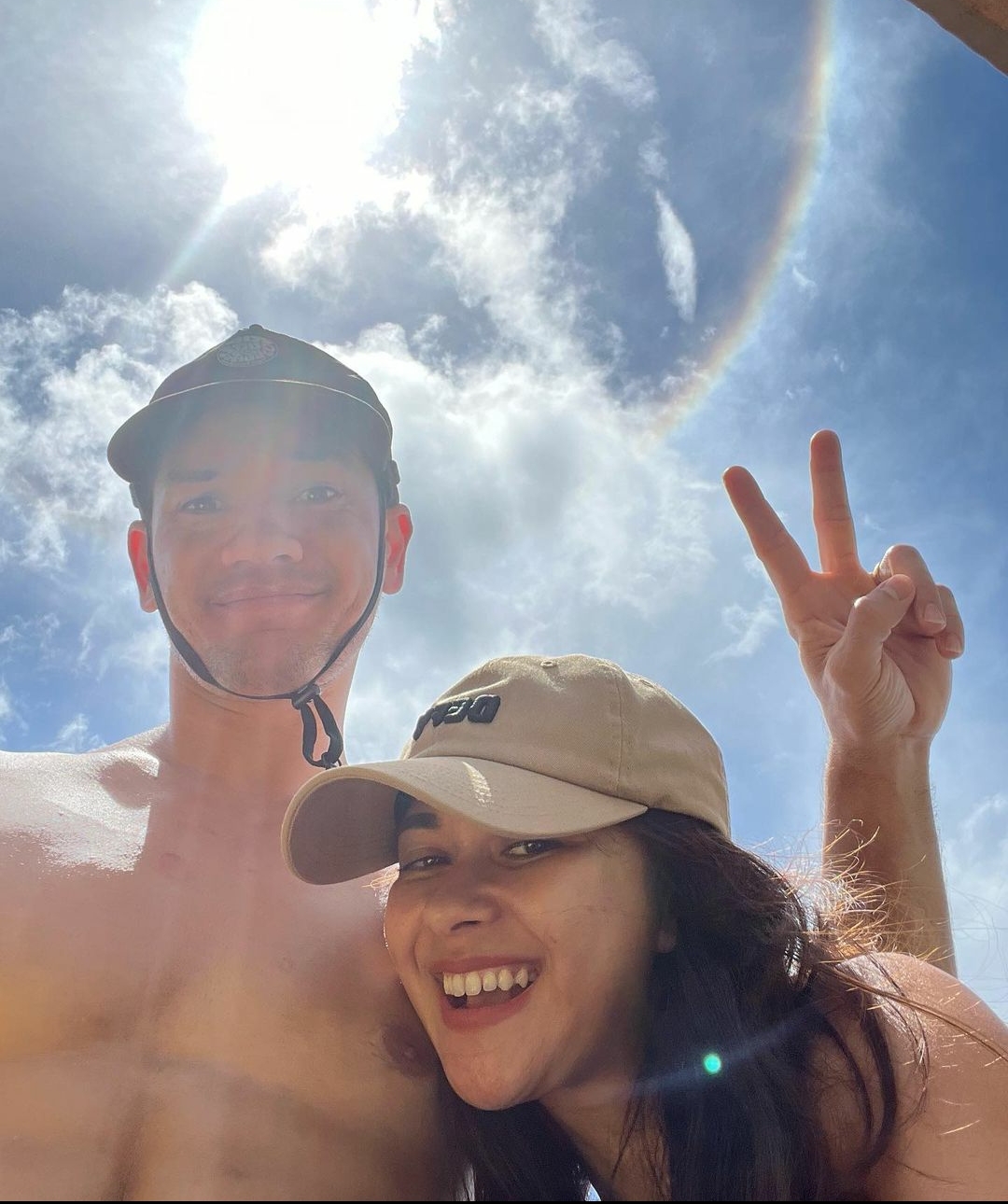 7 Potret Romantis Nana Mirdad dan Andrew White, Bikin Baper