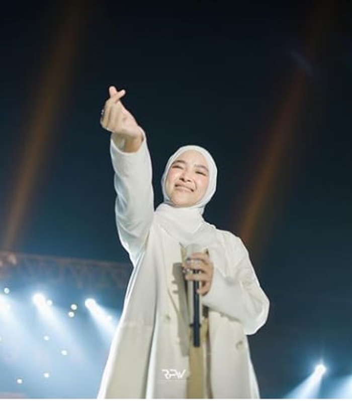 Jarang Tampil, Ini 7 Potret Nissa Sabyan Tampil Makin Ramping