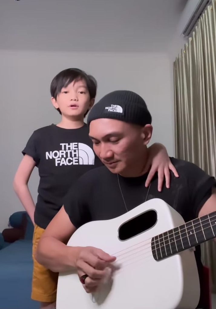 9 Potret Anji dan Saga Omar Nagata Anak Keempatnya, Sering Mendaki Bareng