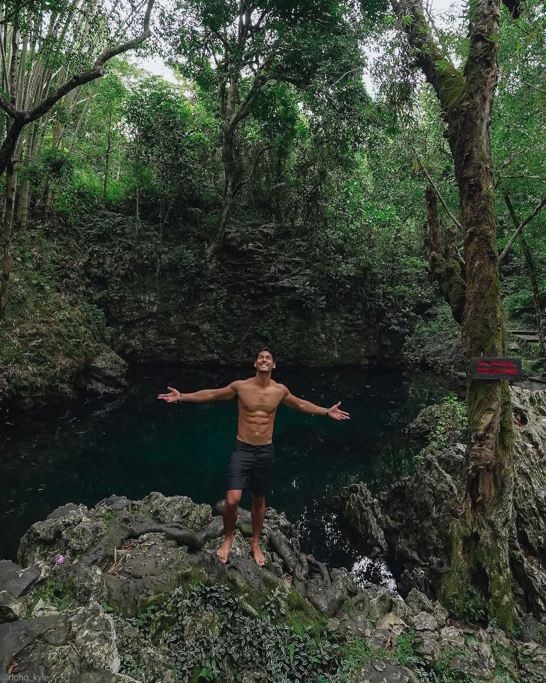 7 Potret Richard Kyle Saat Menikmati Keindahan Alam, Indonesia Surga Dunia