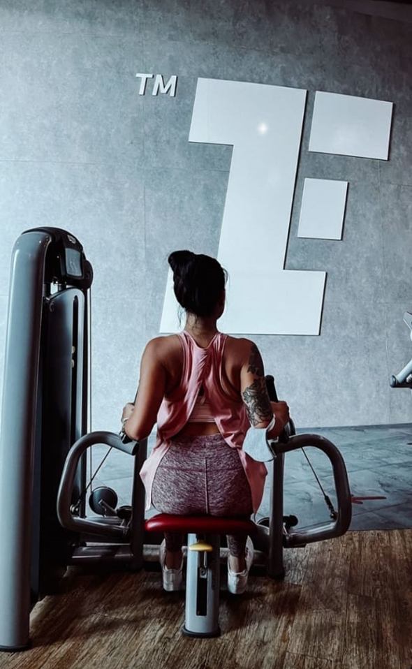 8 Potret Awkarin saat Olahraga, Body Goals