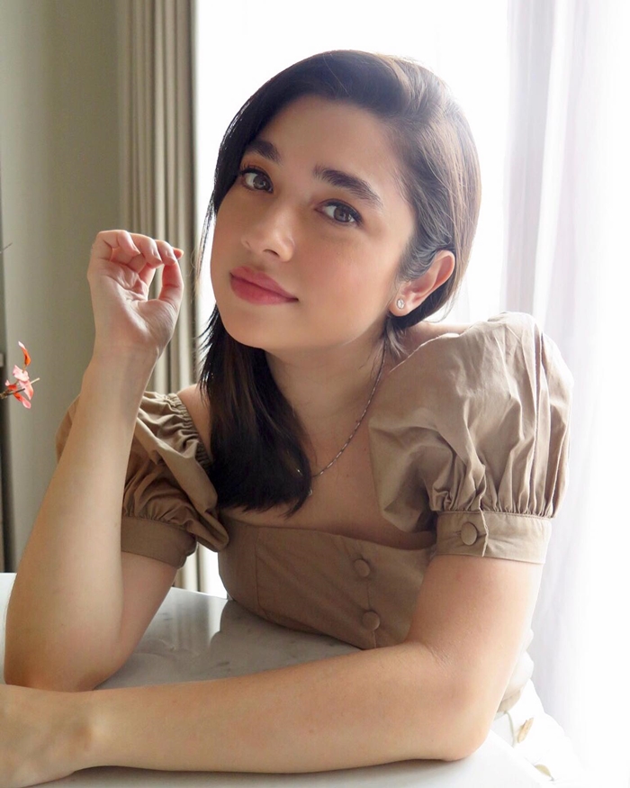 Main Film Atas Nama Surga, Ini 10 Potret Amanda Rigby yang Bikin Jatuh Hati