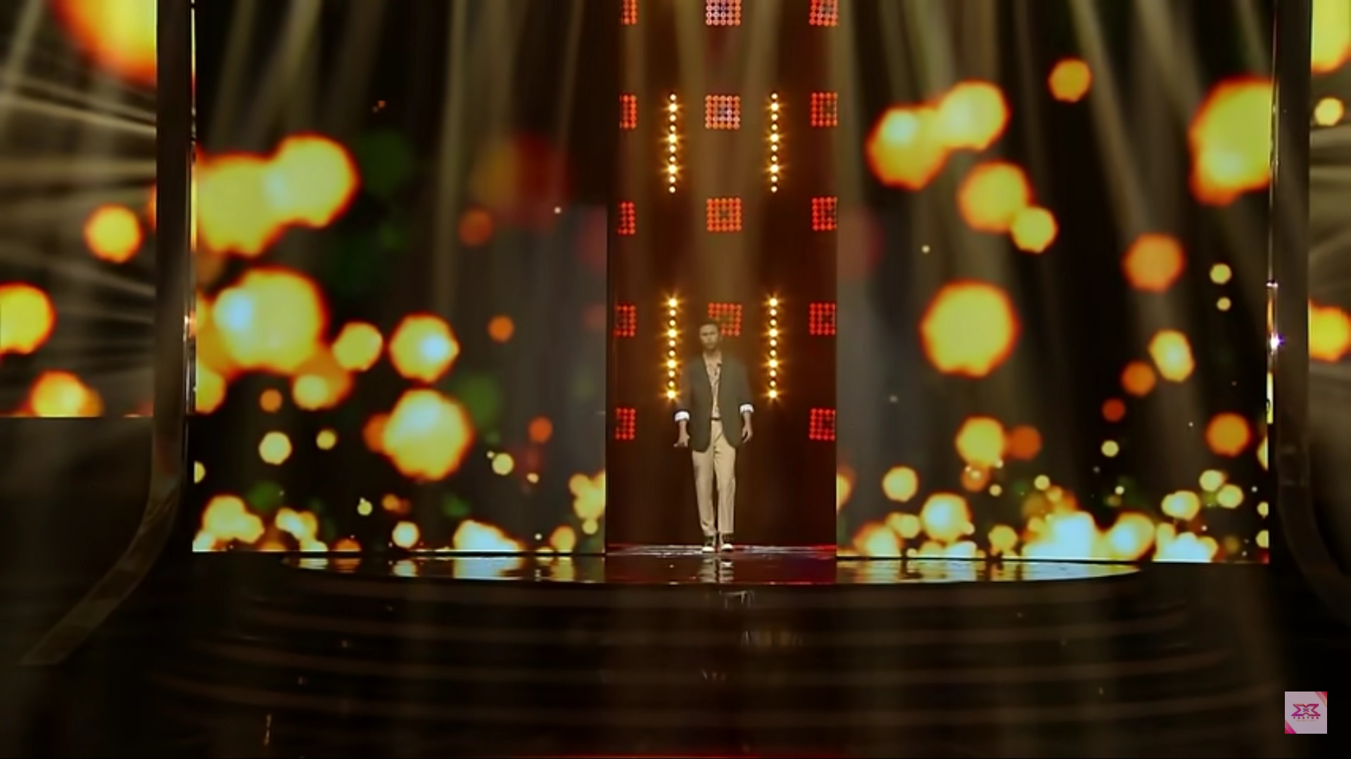 7 Potret Danar Widyanto Saat Tampil di Panggung X Factor, Banjir Pujian