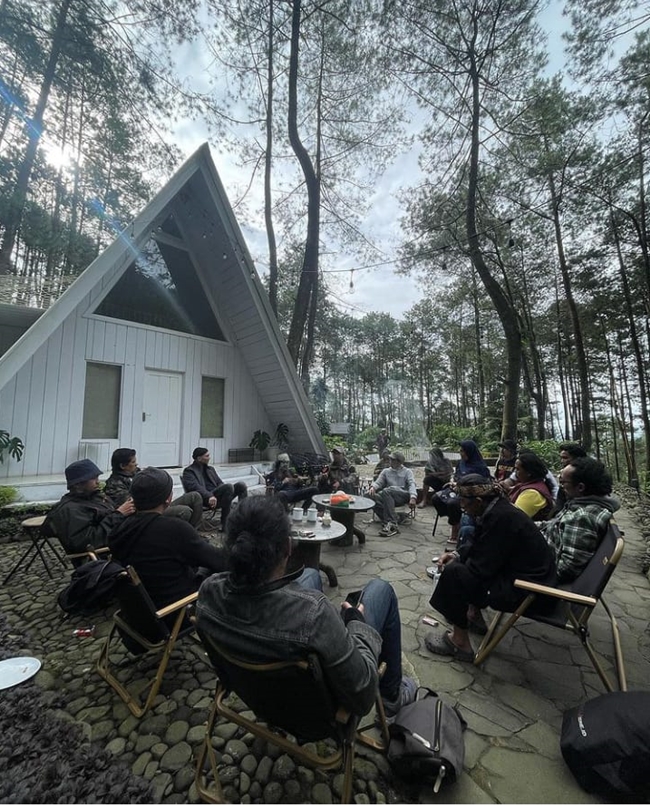 9 Potret Anji dan Saga Omar Nagata Anak Keempatnya, Sering Mendaki Bareng