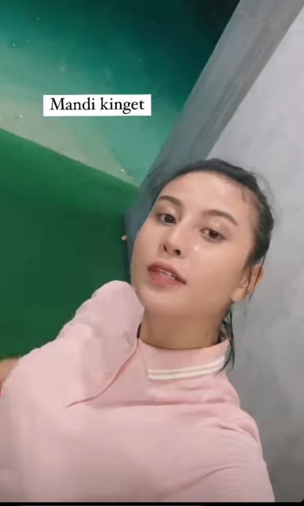 8 Potret Awkarin saat Olahraga, Body Goals