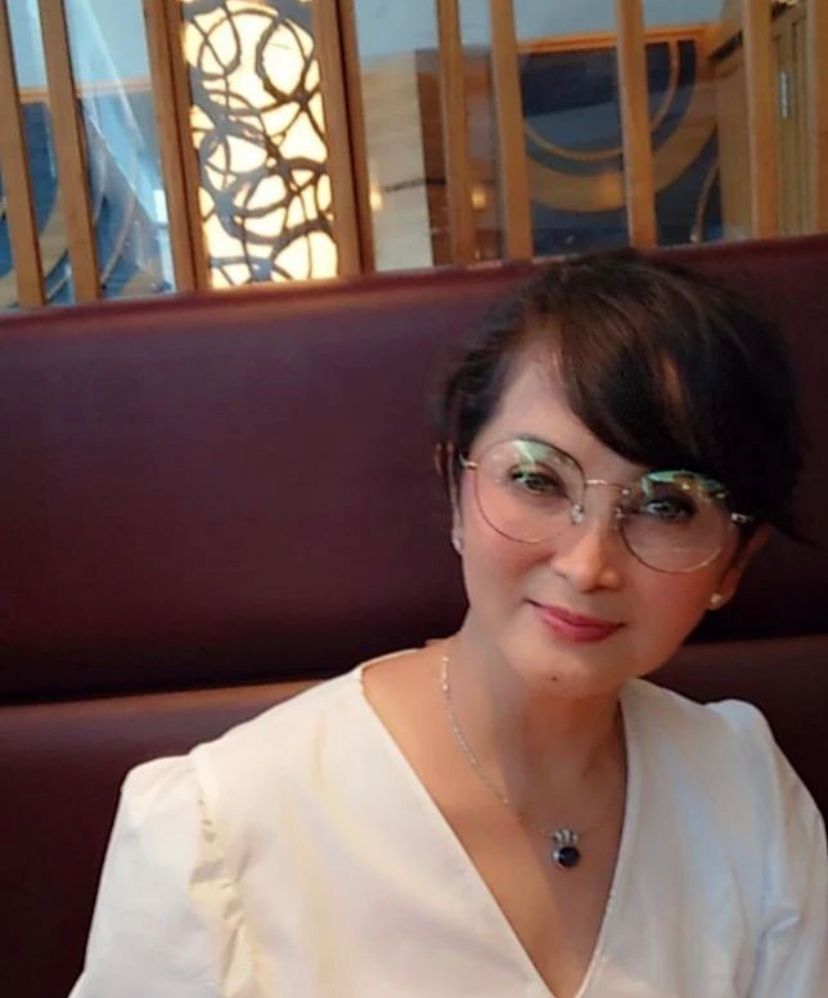 6 Potret Anna Maria Istri Roy Marten Awet Muda di Usia 58 Tahun