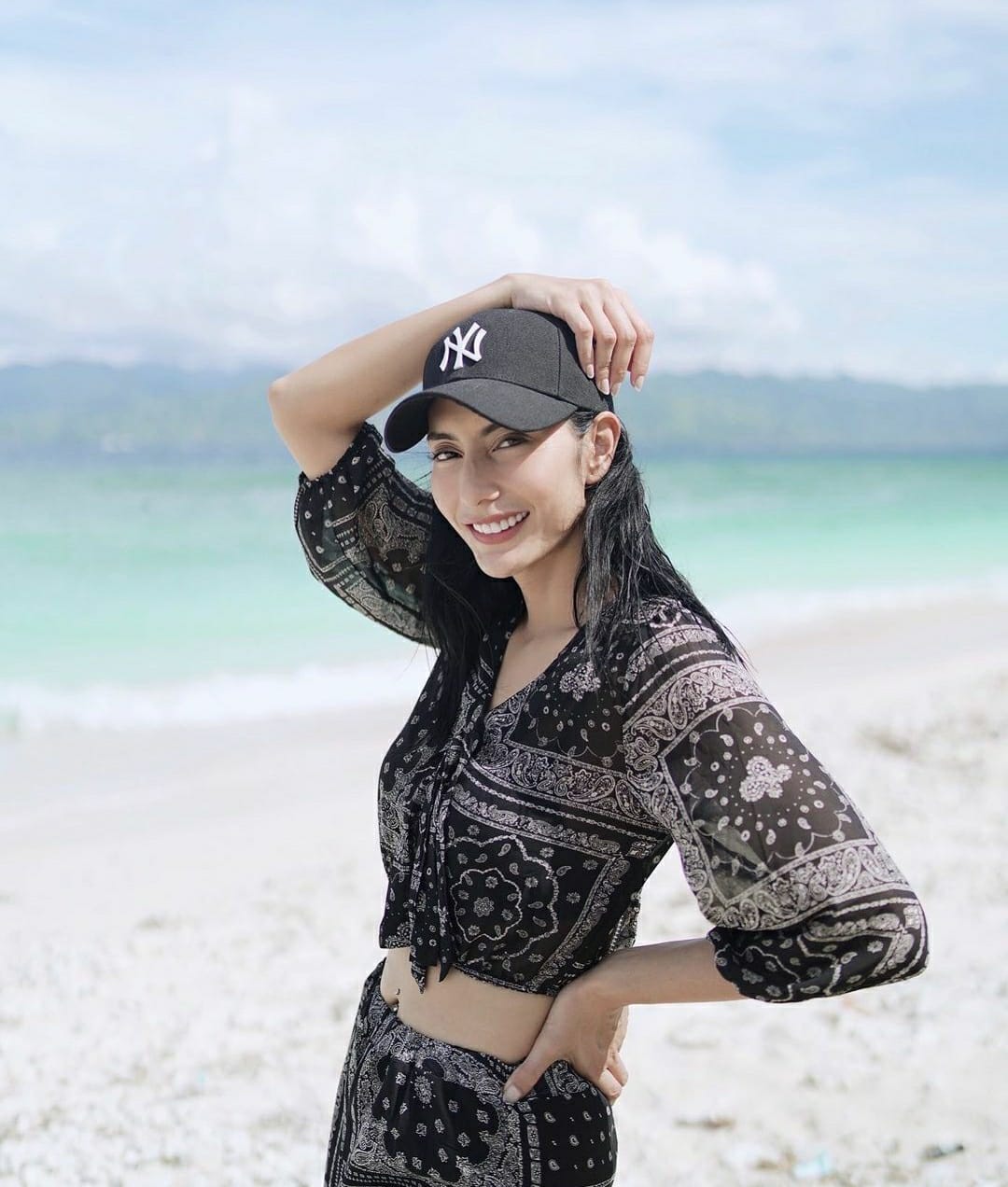 7 Potret Tyas Mirasih Liburan di Lombok, Pamer Body Goals