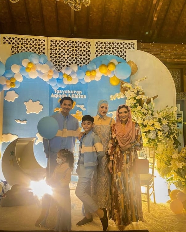9 Potret Tasyakuran Akikah Anak Fairuz A Rafiq dan Sonny Septian ...