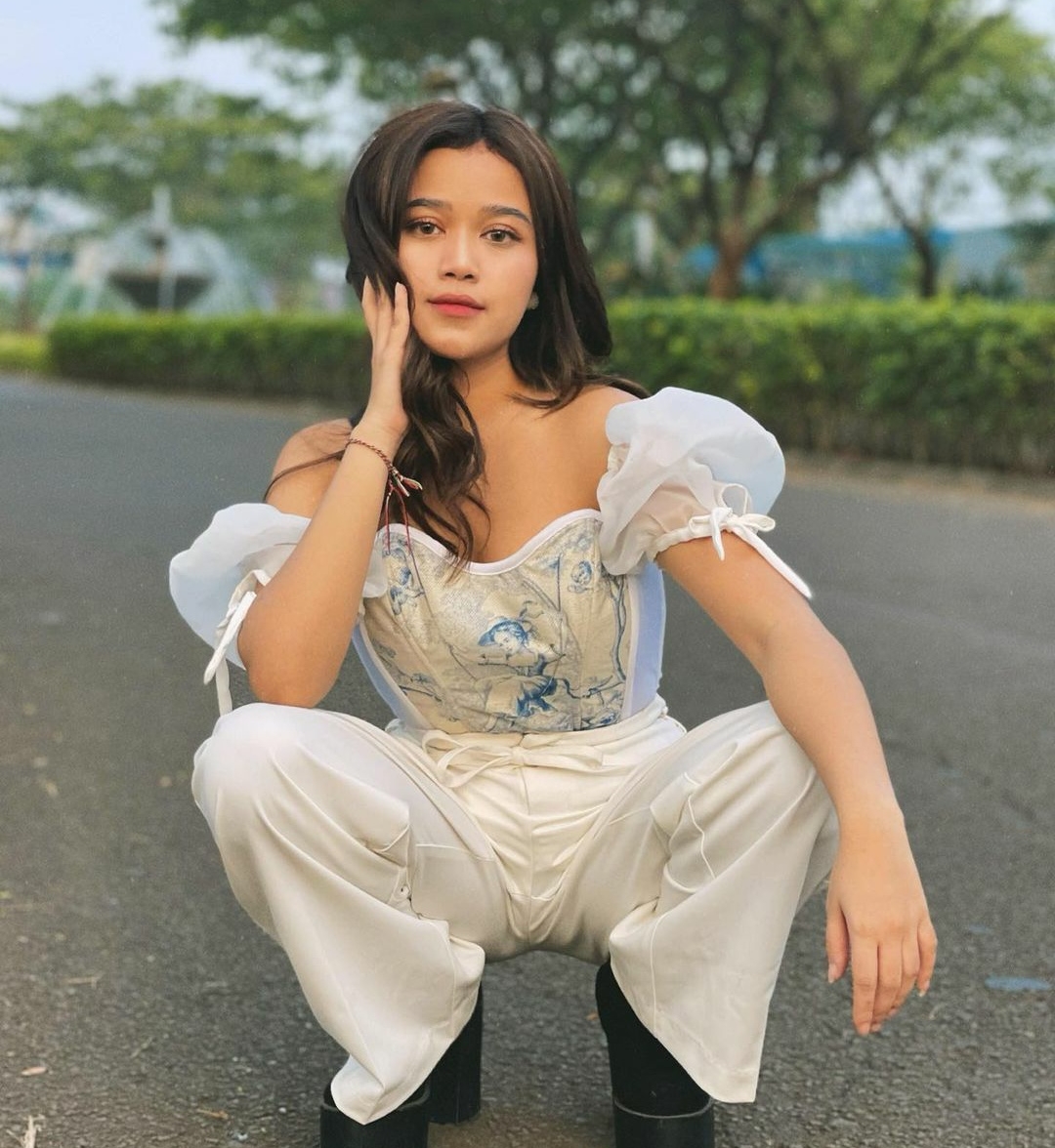 7 Potret Brisia Jodie Jebolan Indonesian Idol Saat Pemotretan, Pamer ...