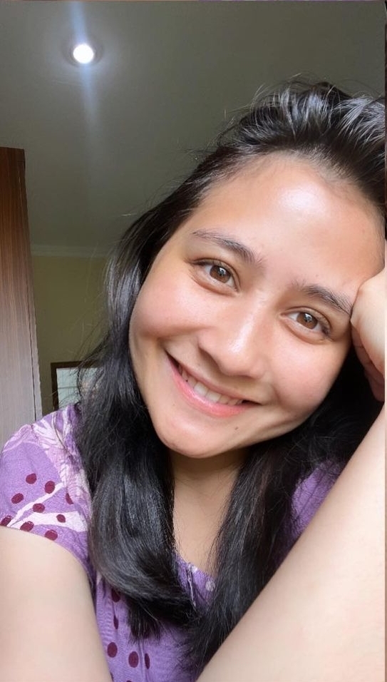 5 Potret Prilly Latuconsina Saat Baru Bangun Tidur, Tetap Cantik dan Manis 5 Potret Prilly Latuconsina Saat Baru Bangun Tidur, Tetap Cantik dan Manis