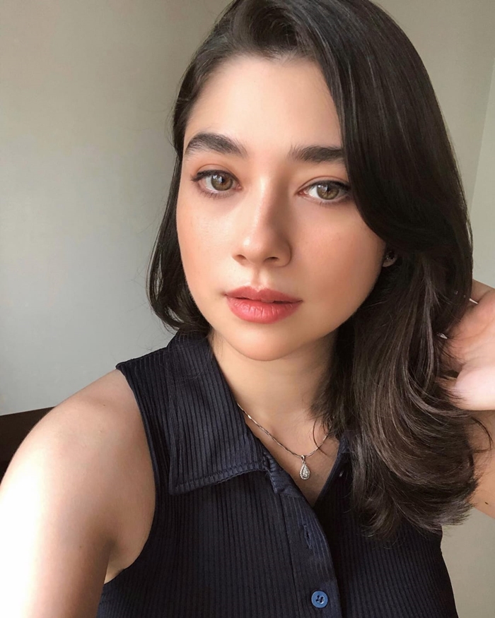 Main Film Atas Nama Surga, Ini 10 Potret Amanda Rigby yang Bikin Jatuh Hati