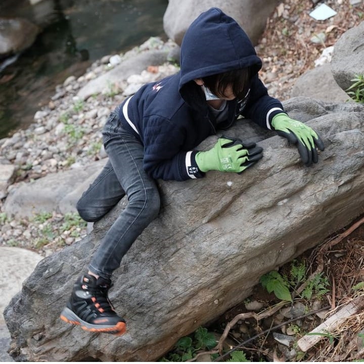 9 Potret Anji dan Saga Omar Nagata Anak Keempatnya, Sering Mendaki Bareng